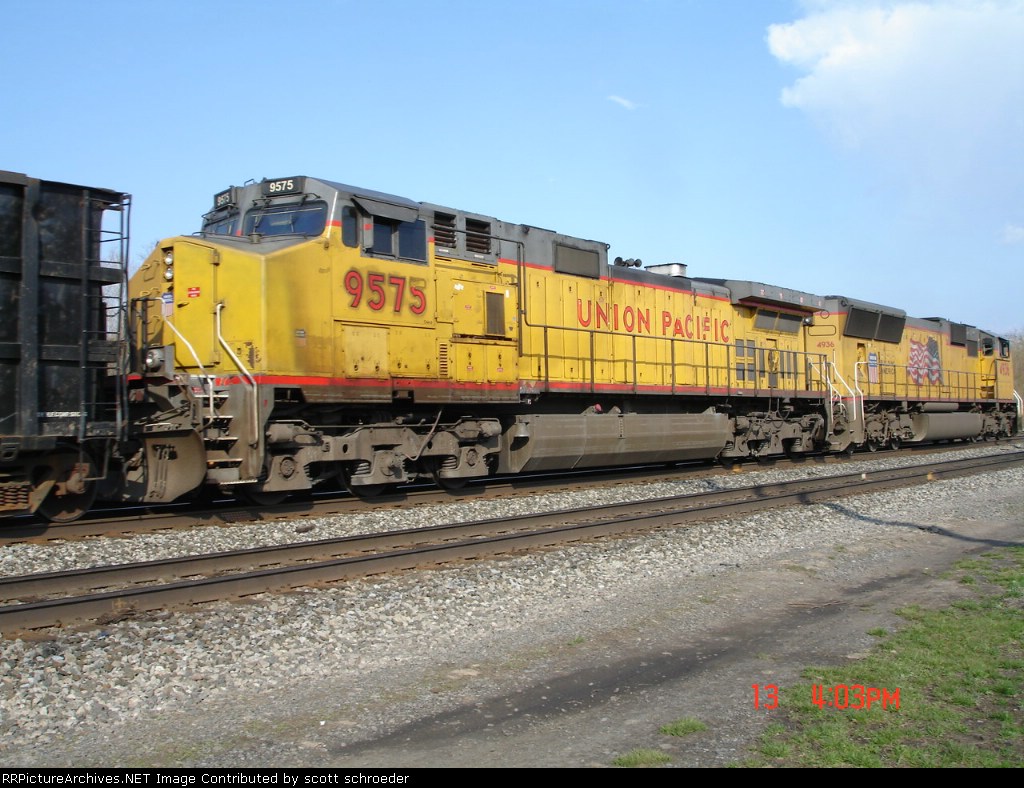 UP 9575 (C44-9W) & UP 4936 (SD70M) EB